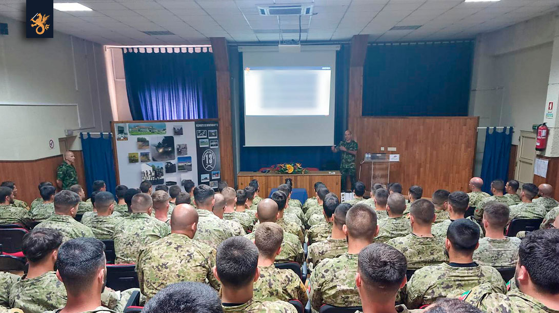 Briefing de Cyber Defense Threat Assessment ministrado a militares da 6 ...