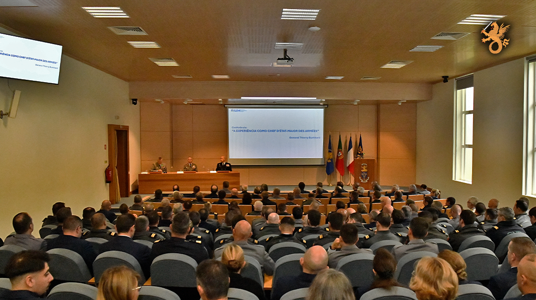 Ex-CEMGFA francês ministra conferência no IUM e recebe condecoração ...